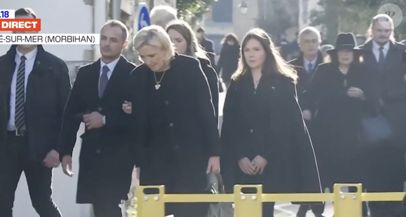 Jordan Bardella présent pour soutenir Marine Le Pen, il croise son ex ...