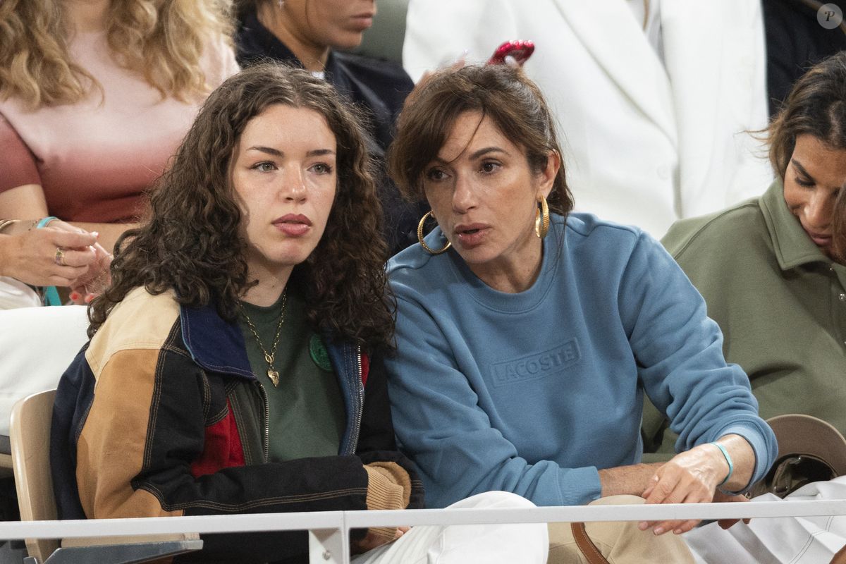 Photo : Aure Atika et sa fille Angelica Zdar dans les tribunes lors des ...