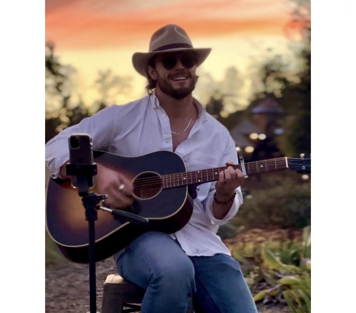 Photo : L'acteur Callum Kerr a publié une photo de lui sur son compte ...