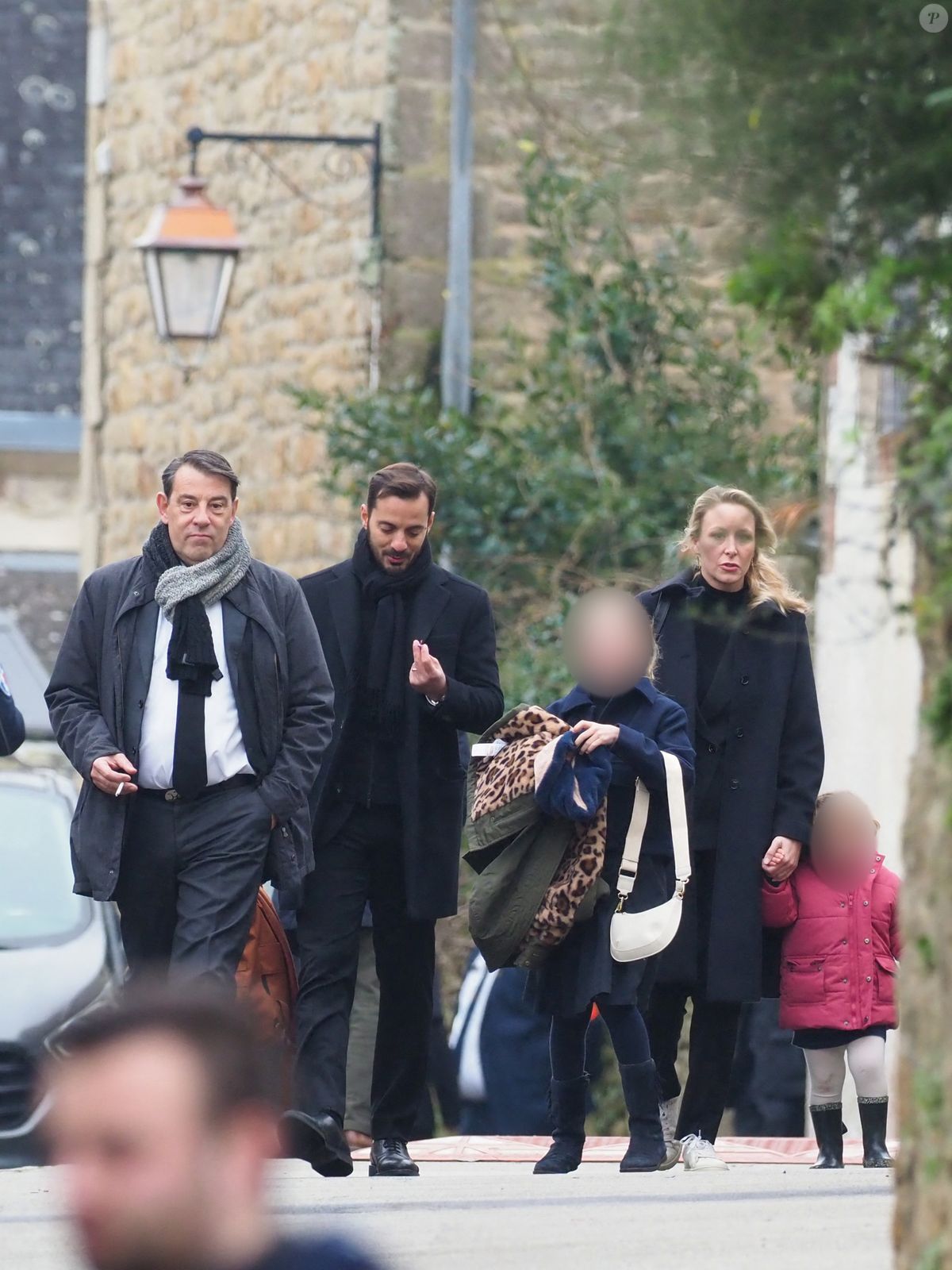 Photo : Samuel Marechal, Marion Marechal et ses filles Olympe et Clotilde et son mari Vincenzo ...