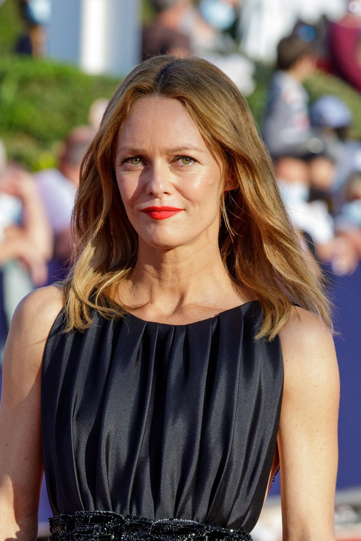 Photo : À 52 ans, Vanessa Paradis est entrée dans le coeur de Français ...