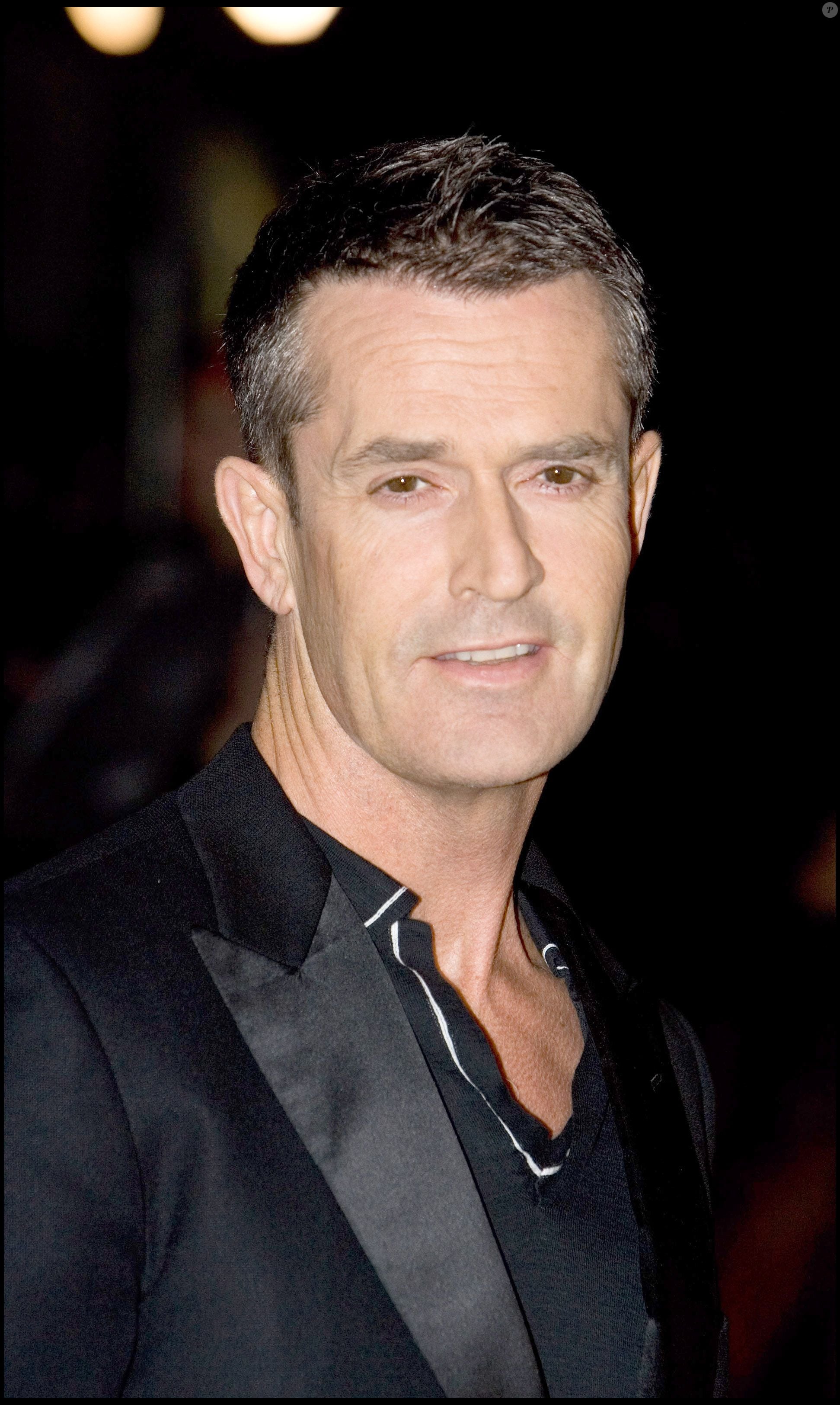 Photo : Rupert Everett à la première du film Stardust à Londres. Crédit ...