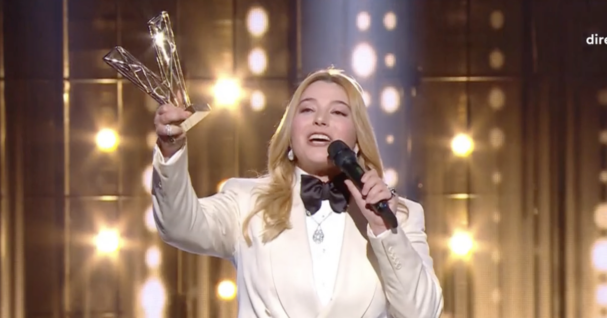 Santa sacrée aux Victoires de la musique, elle rend hommage à ses ...