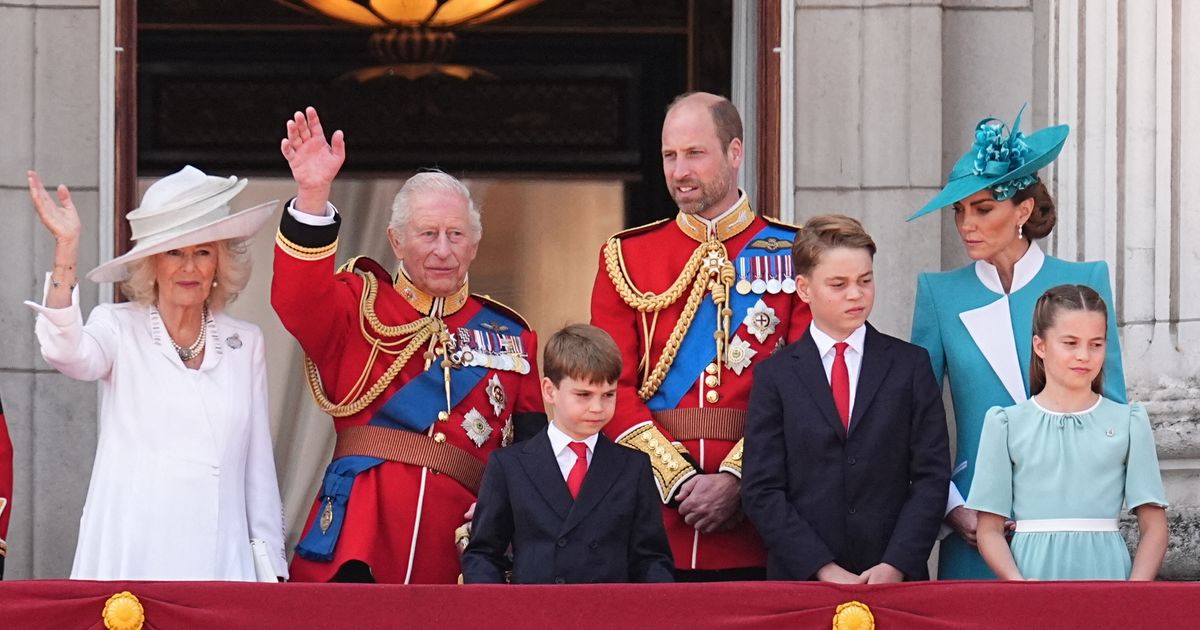 Sur le balcon de Buckingham Palace, un membre de la famille royale ...