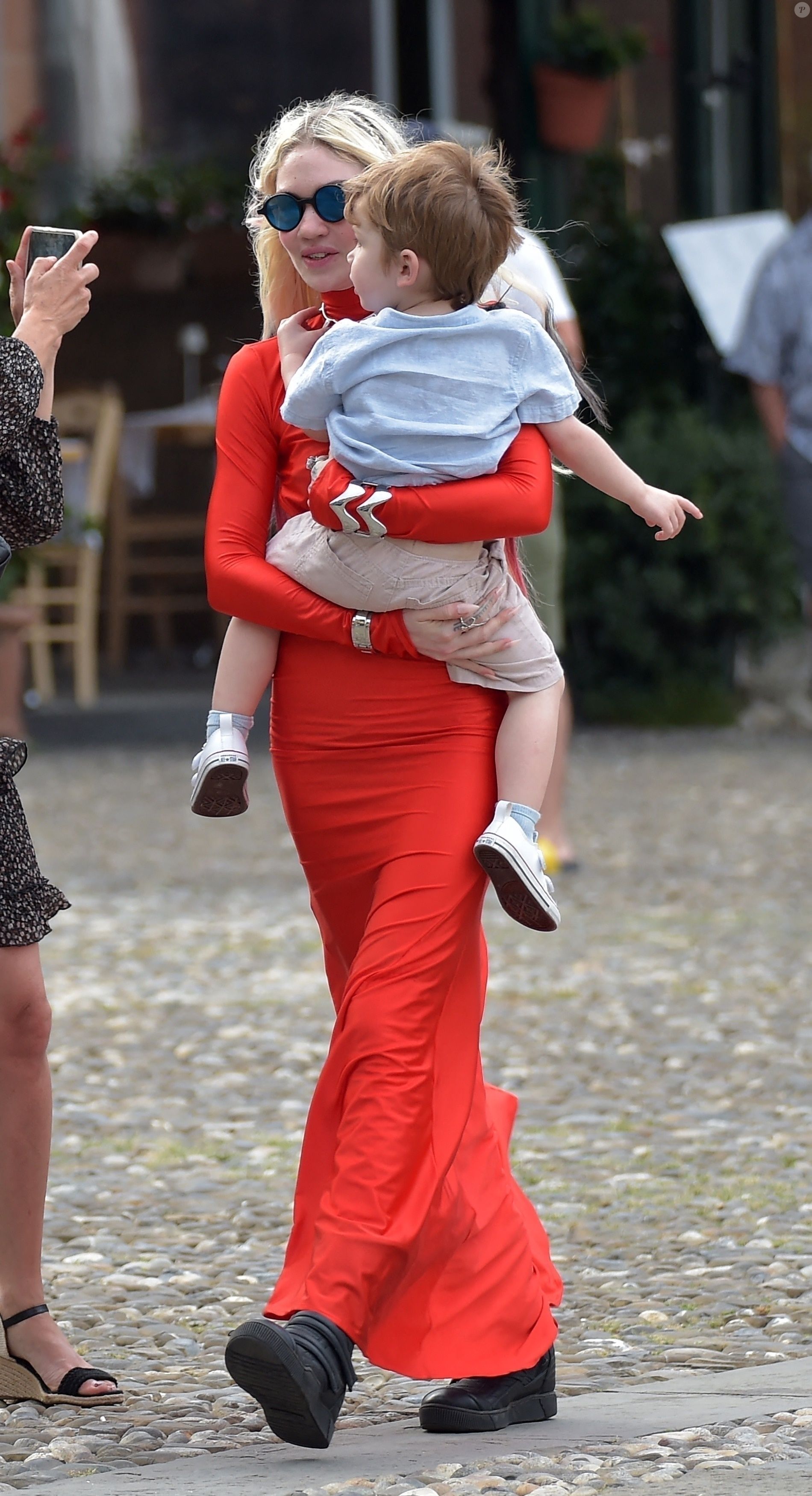 Photo : Grimes (ex-compagne d'E.Musk) et son fils X Æ A-Xii en vacances ...