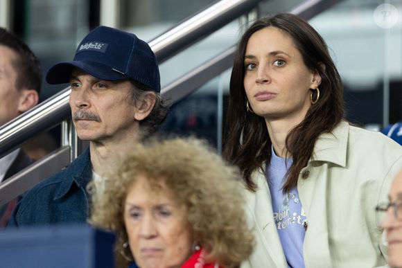 Arnaud Tsamère : découvrez Manon, sa nouvelle compagne depuis trois ...