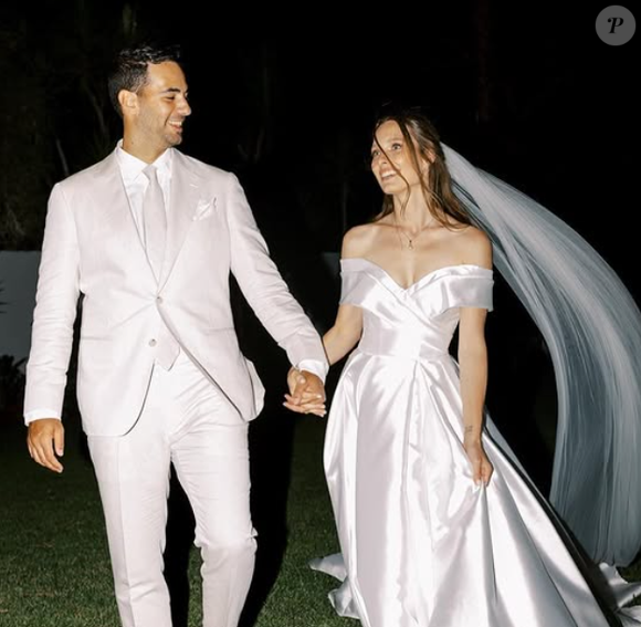 Ilona Smet enceinte : la fille d'Estelle Lefébure et de David Hallyday pose avec son mari Kamran ...