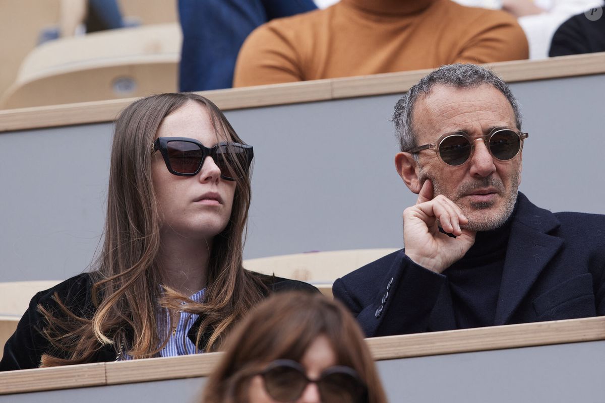 Photo : Elie Semoun et sa compagne Aude Fraineau dans les tribunes au ...
