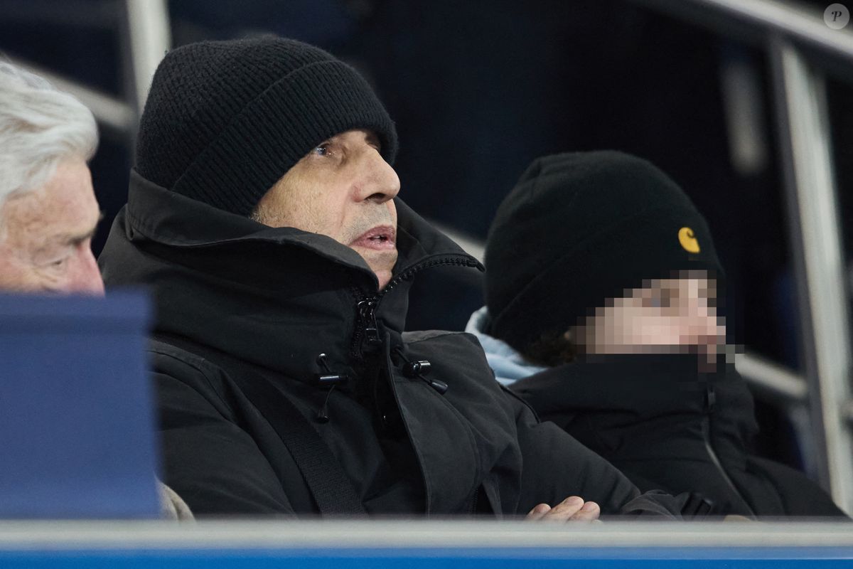 Photo : Julien Clerc et son fils Léonard dans les tribunes lors du ...