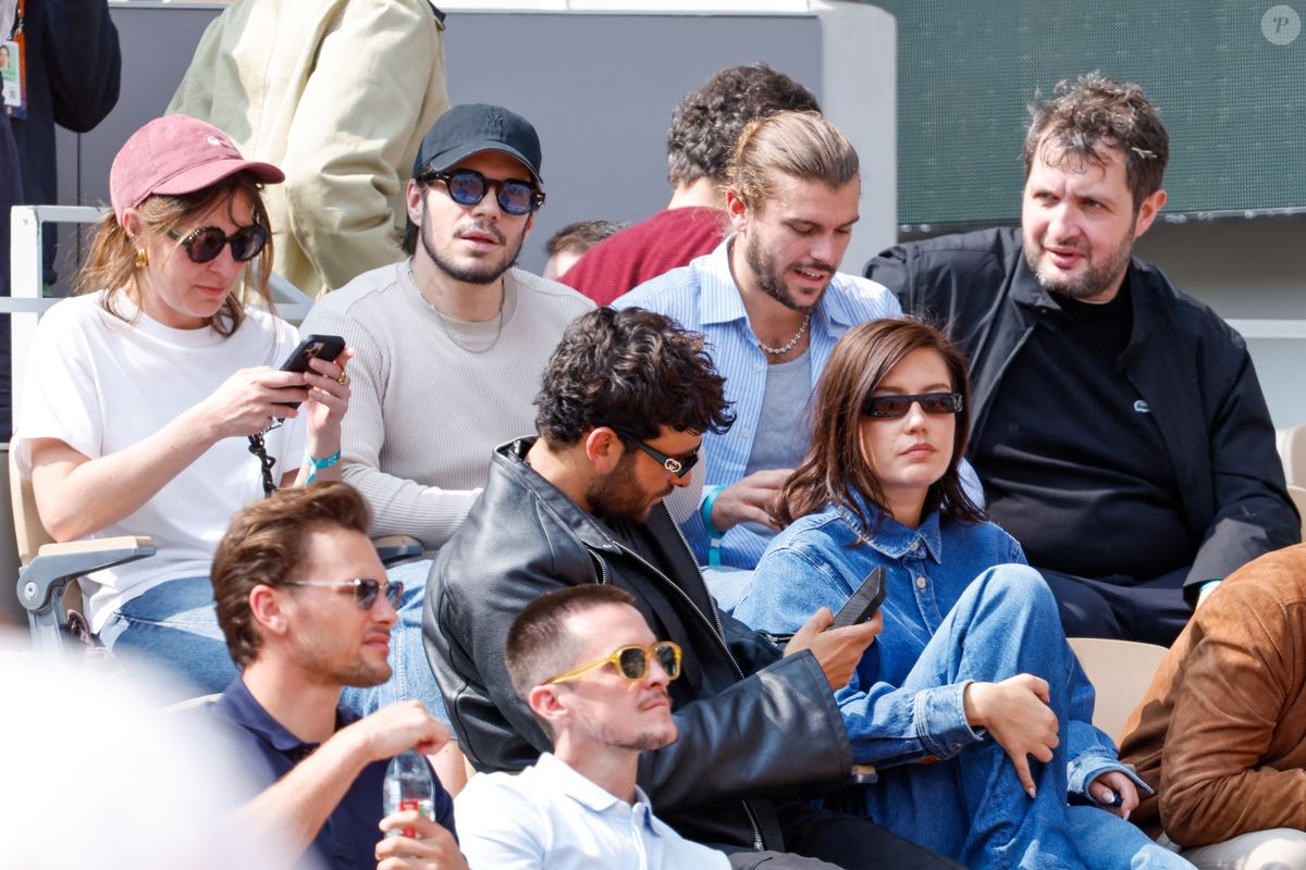 Photo : François Civil, sa soeur Marie, sa compagne Adèle Exarchopoulos ...