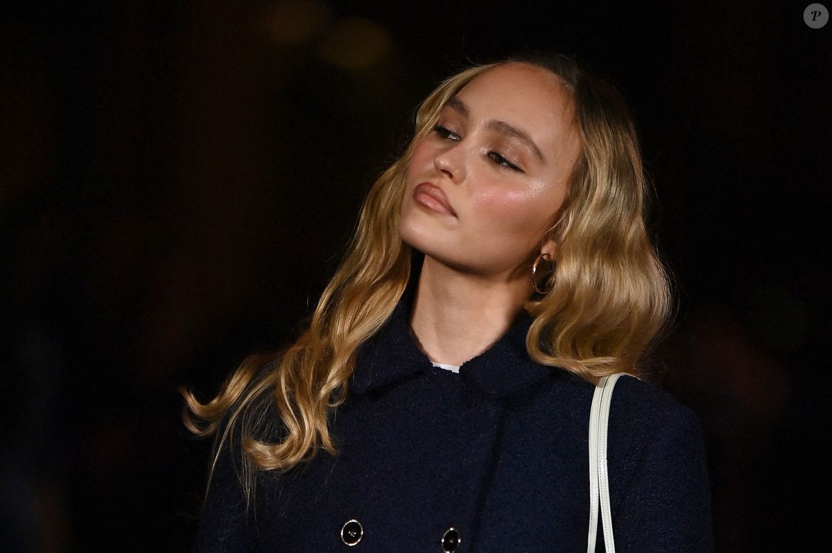 Photo : Lily Rose Depp assiste au défilé Chanel Womenswear printemps ...