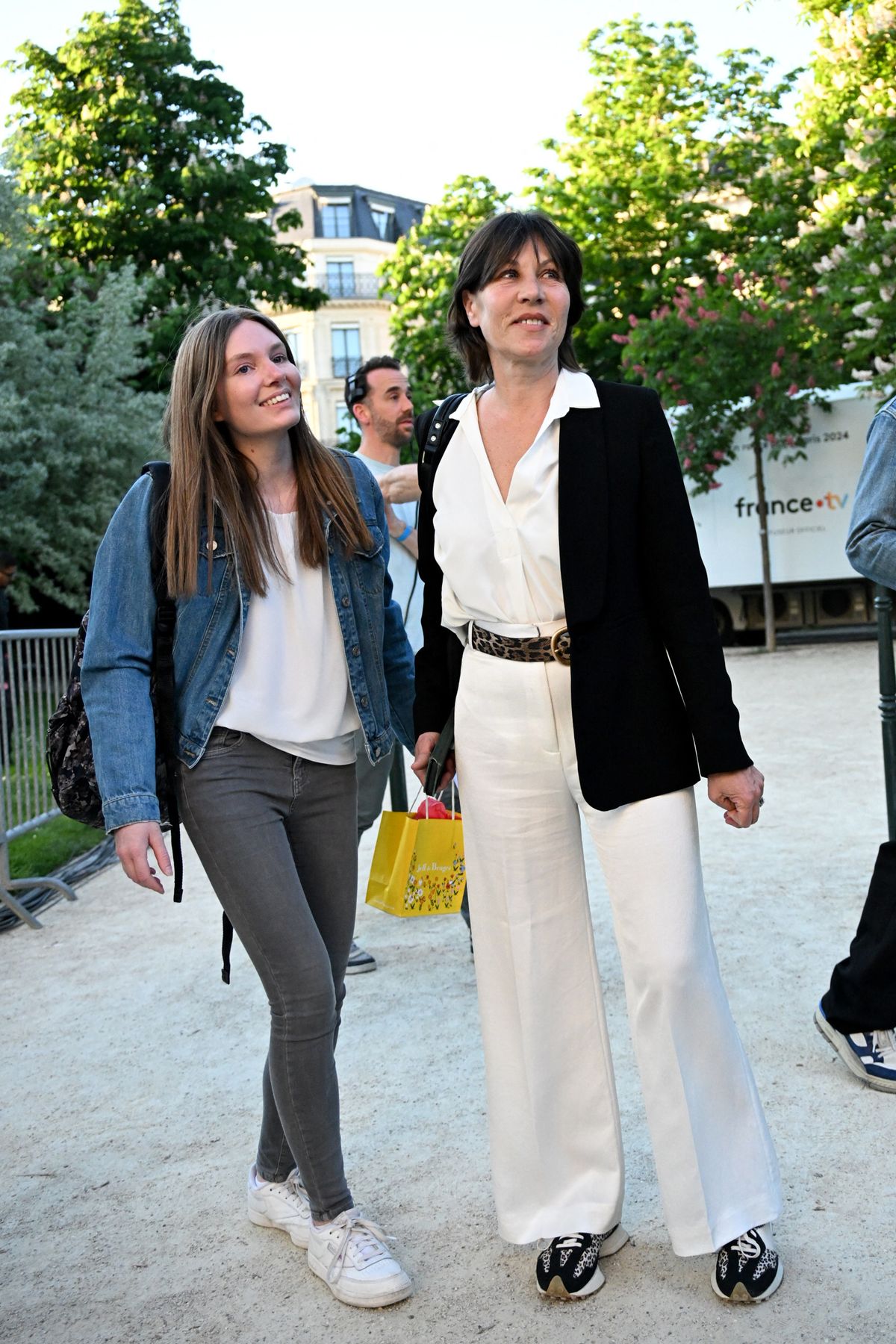 Photo : Mathilde Seigner - Arrivées à l'enregistrement de l'émission ...
