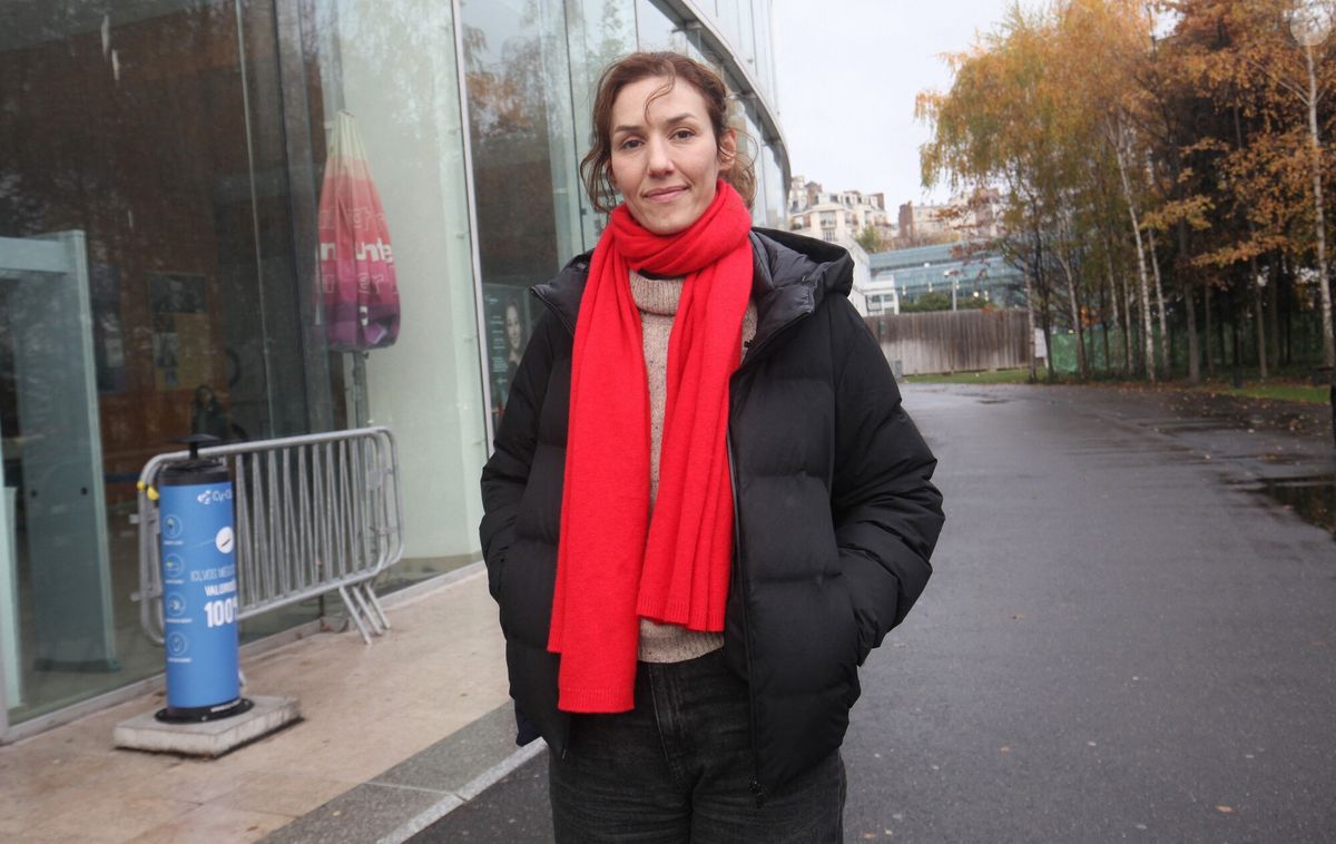 Photo : Doria Tillier à la sortie des studios de Radio France, pour la ...