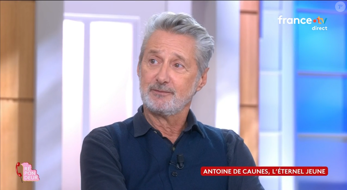 Vidéo : Antoine de Caunes dans C à Vous - Purepeople