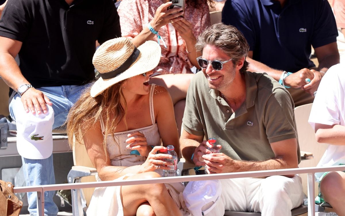 Photo : Constance Labbé et son compagnon Tom Leeb dans les tribunes lors des Internationaux de ...