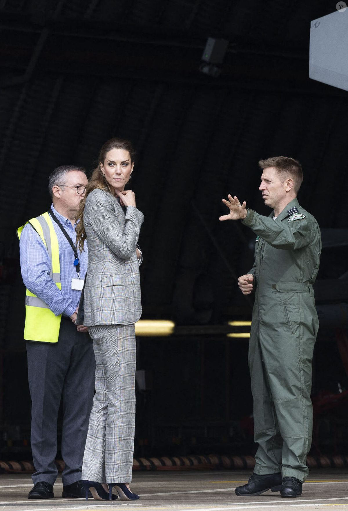 Photo : Kate Middleton visite la RAF Coningsby, dans le Lincolnshire ...
