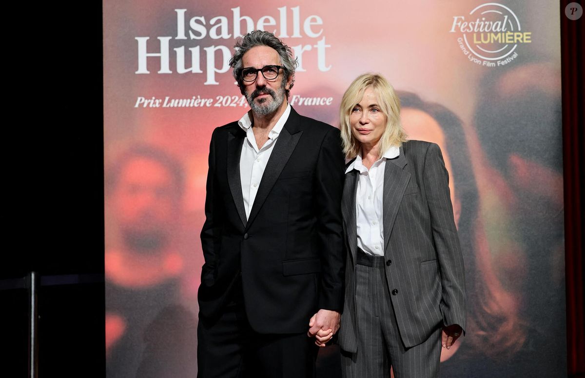 Photo : Emmanuelle Beart et son compagnon Frédéric Chaudier au ...