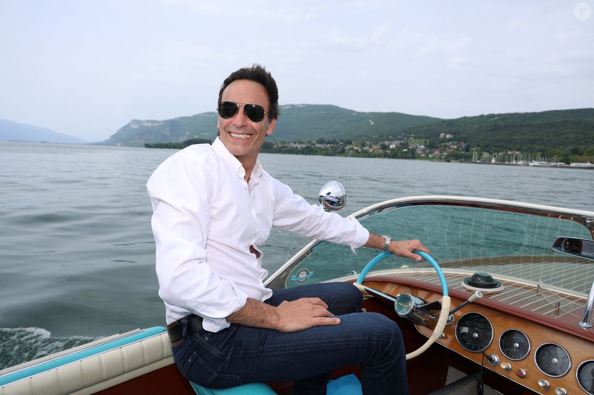 Photo : Exclusif - Rendez-vous avec Anthony Delon, en promenade en Riva ...