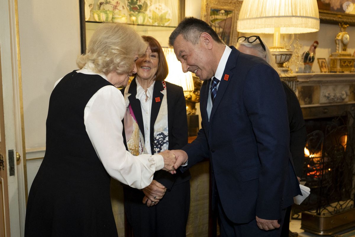 Photo : La reine Camilla (à gauche) reçoit Madame Gisèle Pelicot (au ...