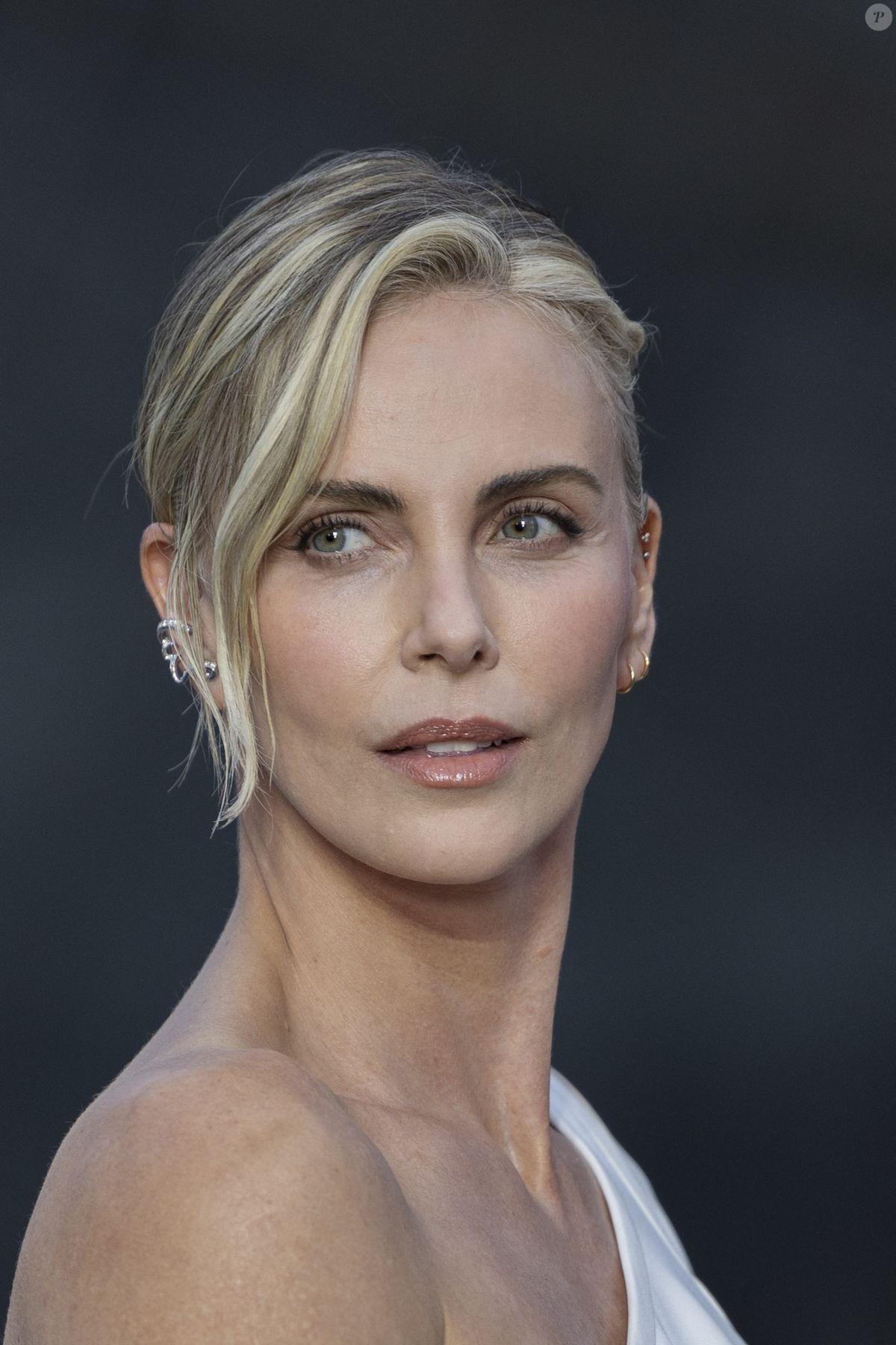 Photo : Charlize Theron - Photocall du dîner "Prelude pour les JO" à la ...