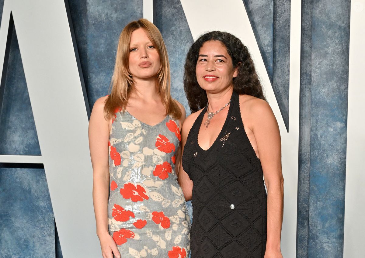 Photo : Georgia May Jagger et Karis Jagger au photocall de la soirée ...