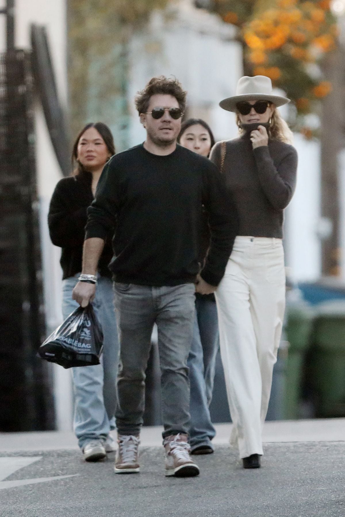 Photo : Son compagnon est Frédéric Suant Exclusif - Laeticia Hallyday est allée déjeuner avec ...