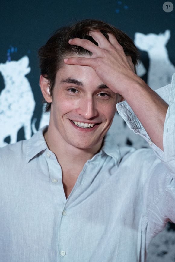 Carla Bruni : Son grand fils Aurélien en vacances dans un pays très ...