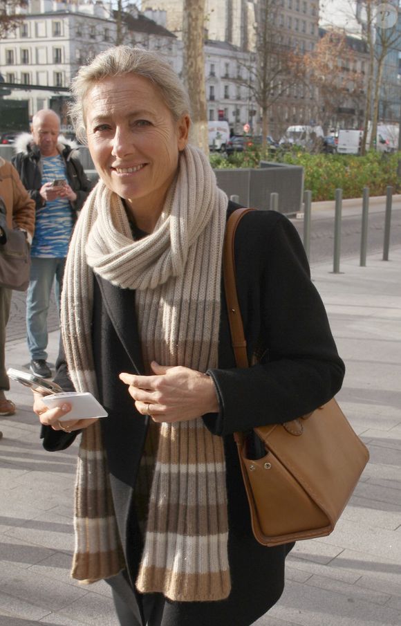 Photo : Anne-Sophie Lapix à la sortie des studios de RTL à Neuilly-sur ...