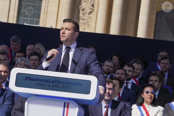 Une ambition intime : Pourquoi le visage de la mère de Bardella n'a pas ...