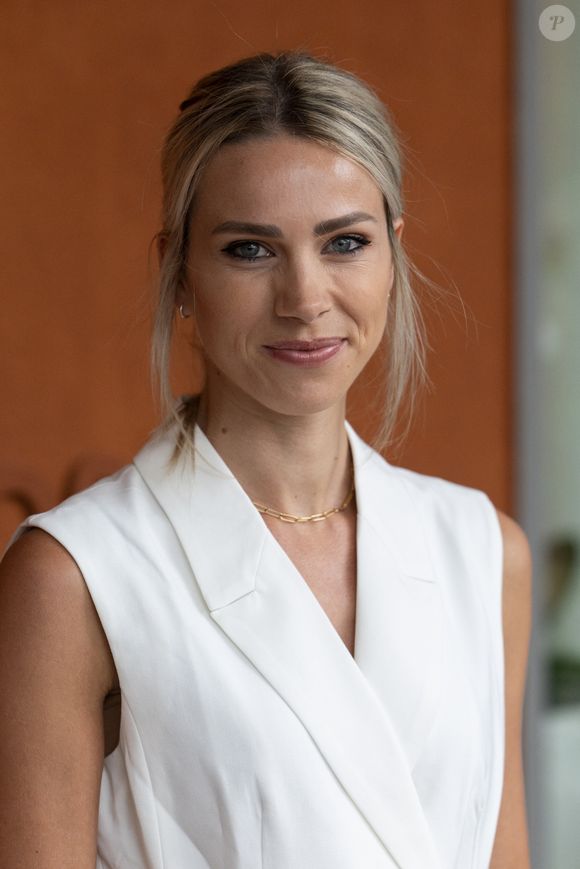 Photo : Marion Rousse au village lors des Internationaux de France de ...
