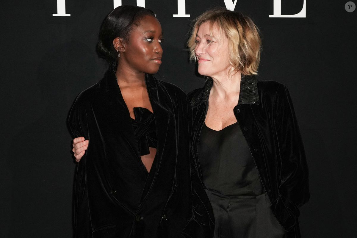 Photo : Un moment suspendu pour le duo Oumy Bruni-Garrell et Valeria ...