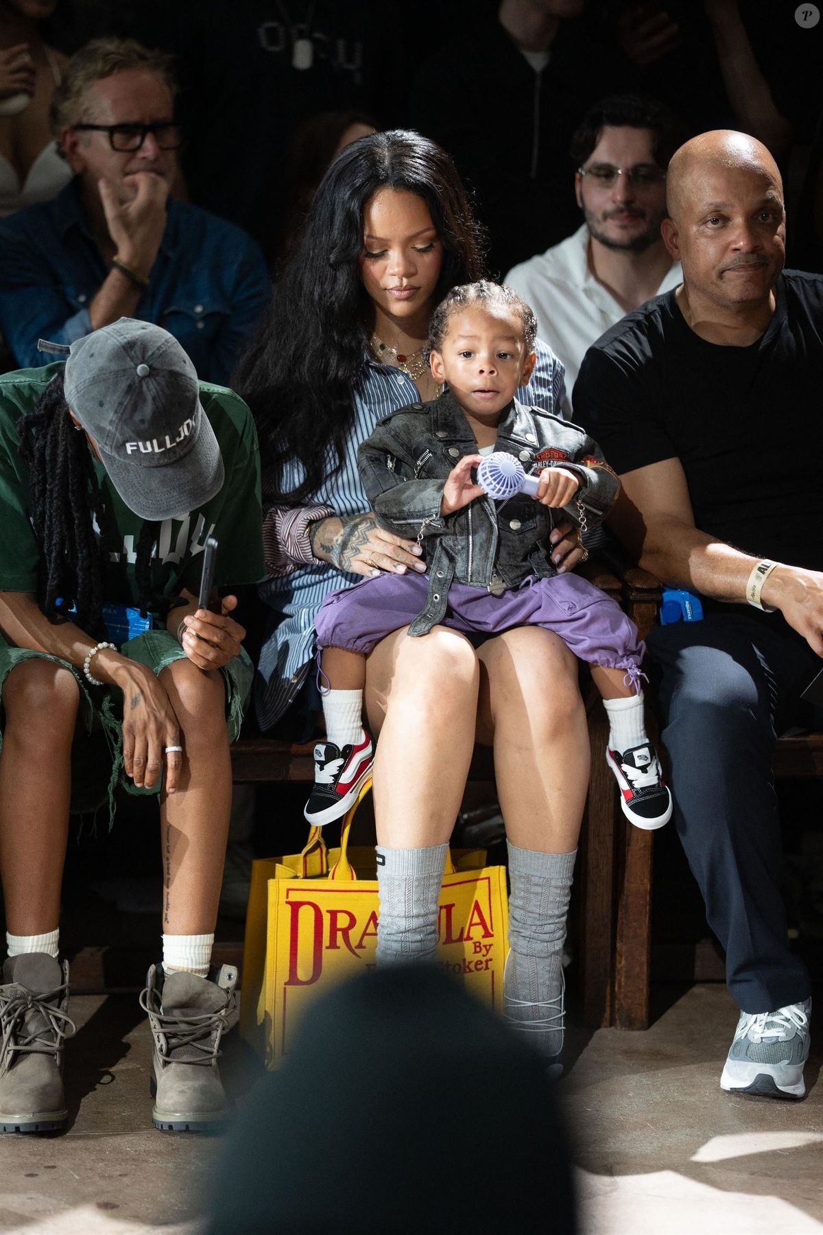Photo : Rihanna et son fils Riot au défilé AWGE "Collection Homme Prêt ...