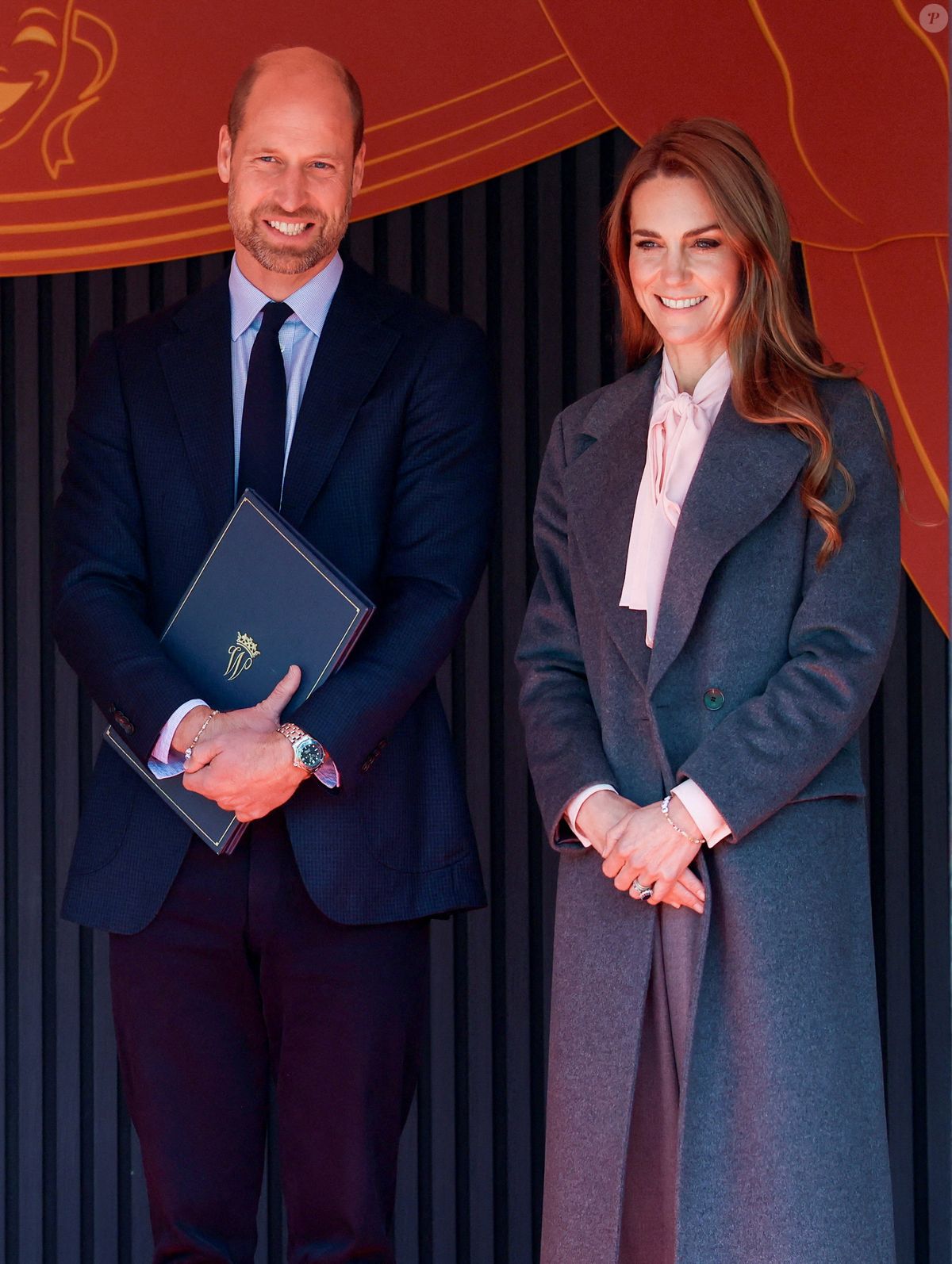 Photo : Le prince et la princesse de Galles visitent l'école primaire ...