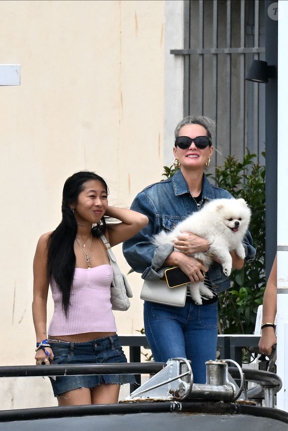 Laeticia Hallyday roucoule avec le beau Frédéric au soleil : comment ...