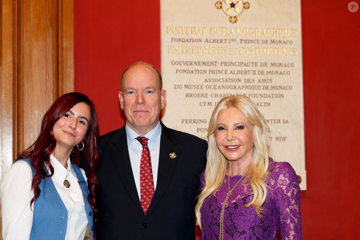 Photo : Le prince Albert II de Monaco avec Monika Bacardi et sa fille ...