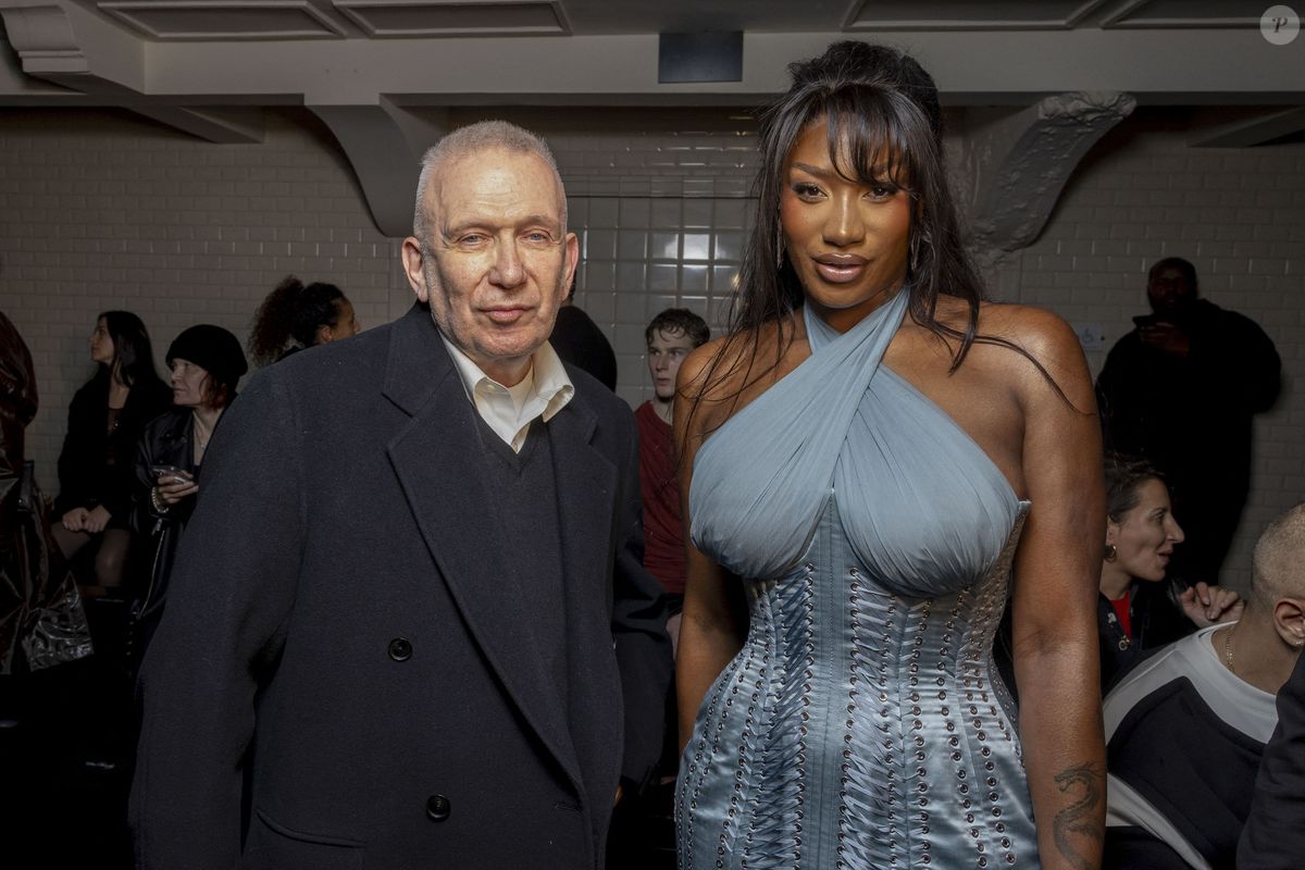 Photo : Elle porte une robe Jean Paul Gaultier, créée par celui qui l'a ...