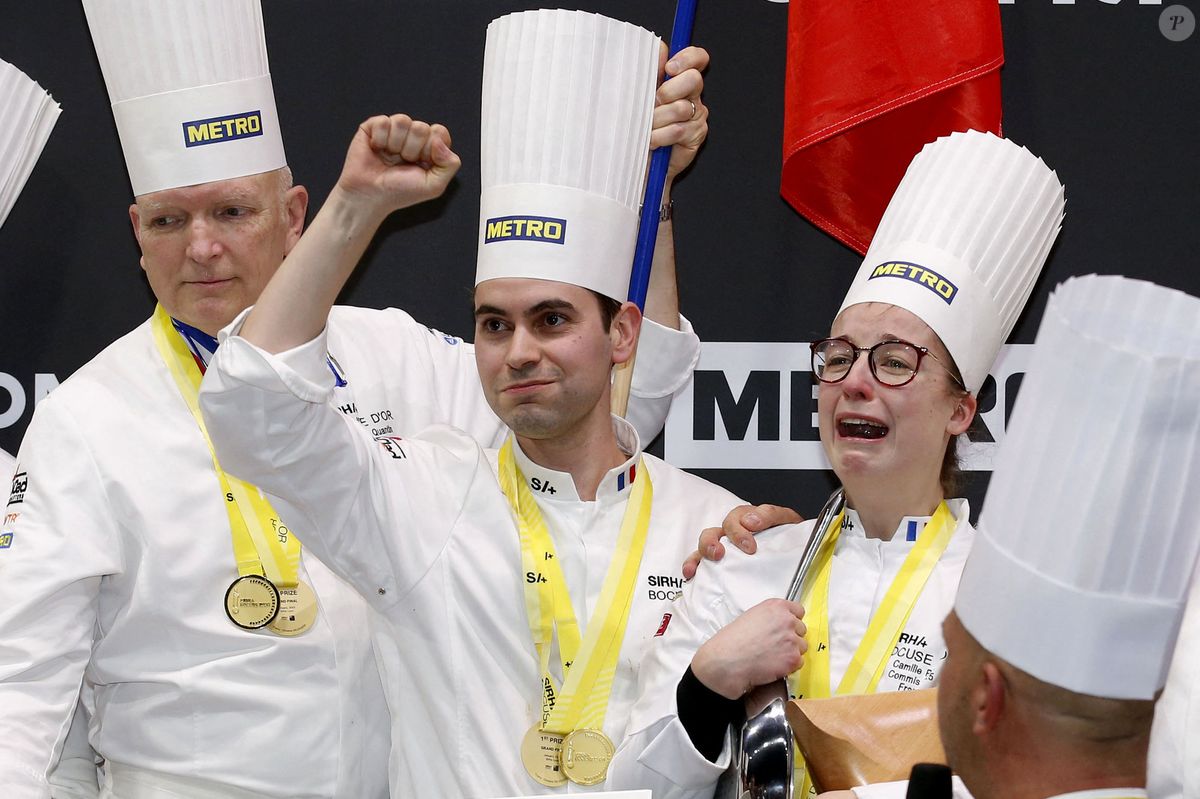 Photo : Le chef Paul Marcon, au centre, célèbre sa victoire, avec sa ...