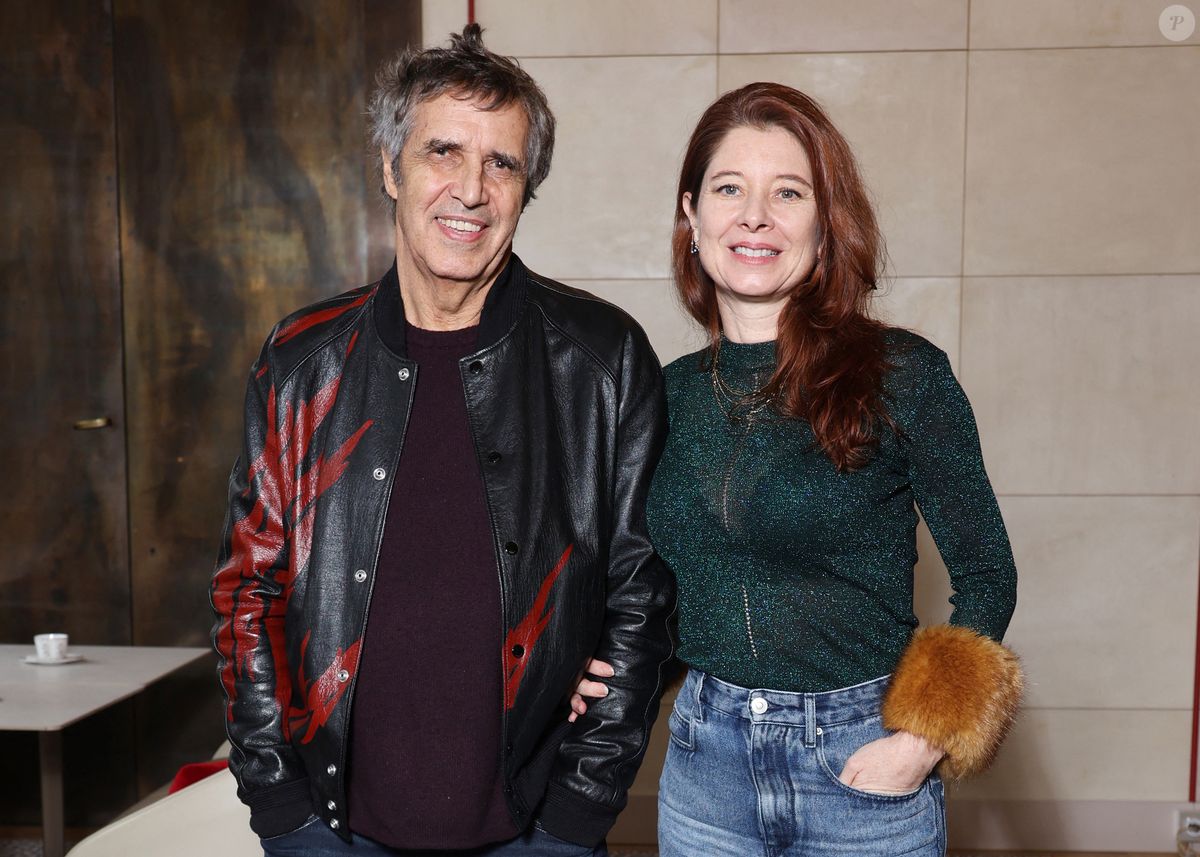 Photo : Julien Clerc vit une relation heureuse avec Hélène Grémillon ...