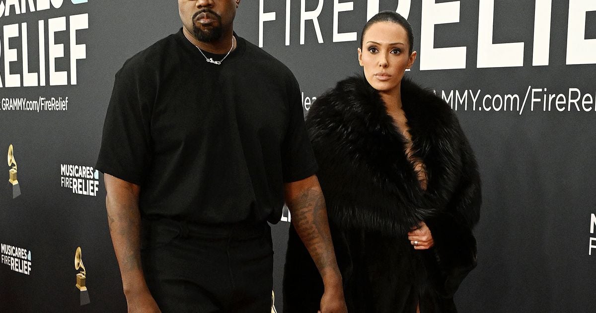Kanye West aux Grammy Awards avec Bianca Censori en robe invisible ...