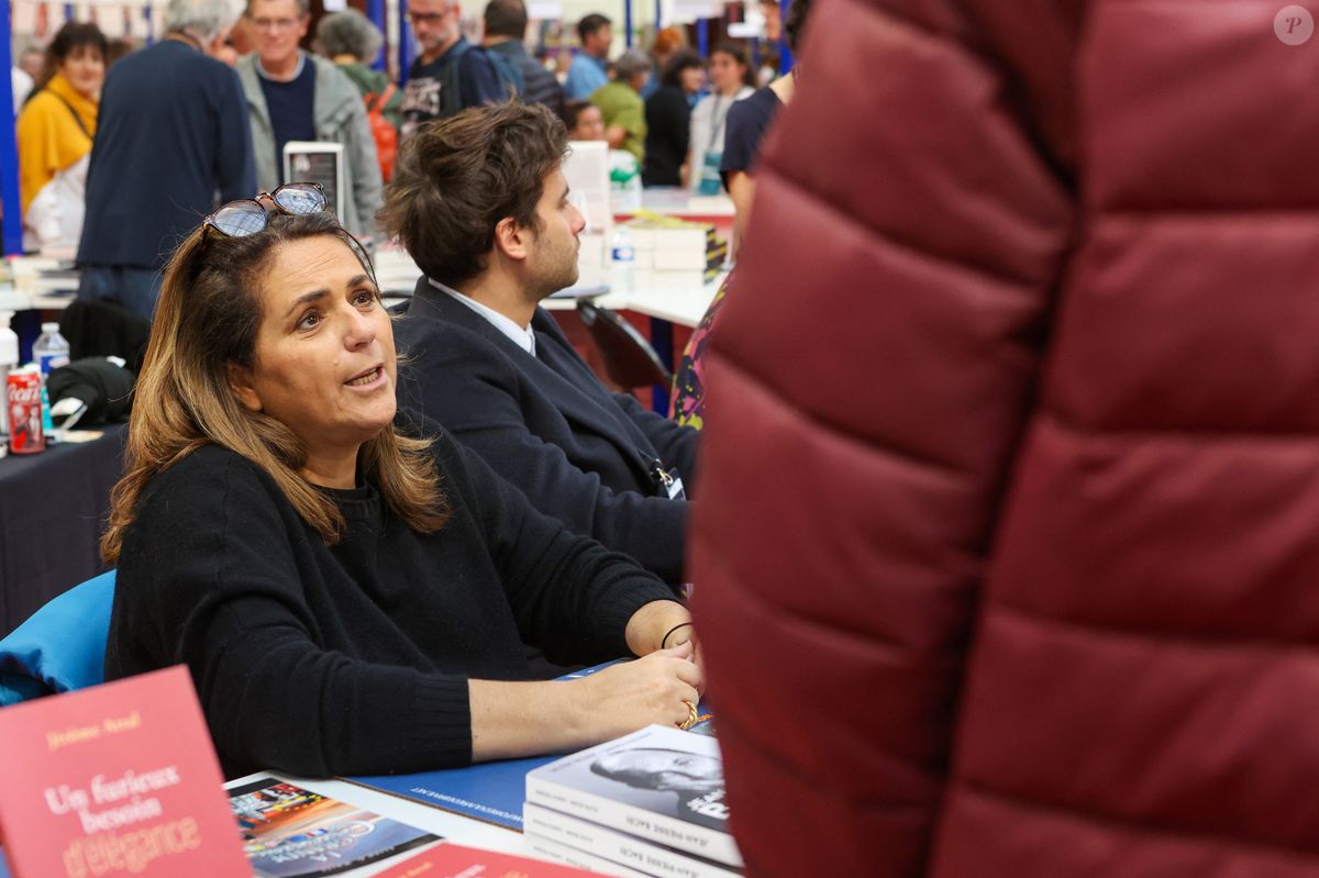 Photo : Valérie Benaïm à la Foire du Livre de Brive 2024 à la Halle ...