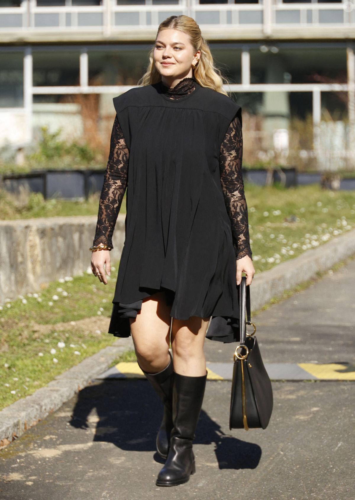 Photo : Louane Emera - Les célébrités au défilé Rabanne "Collection ...