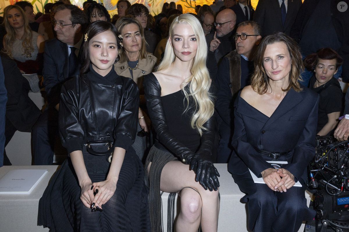 Photo : Jisoo, Anya Taylor-Joy, Camille Cottin au FrontRow au défilé ...