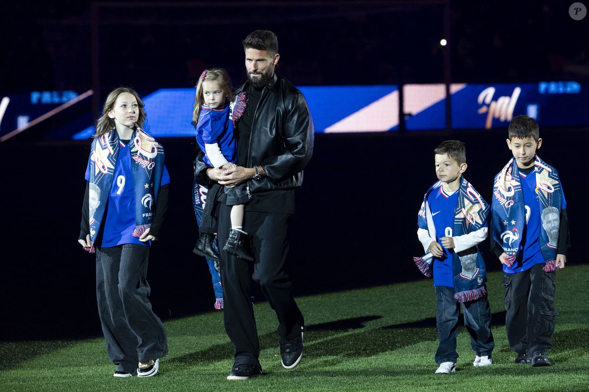 Photo : Olivier Giroud, entouré de ses enfants Aria, Aaron, Evan et ...