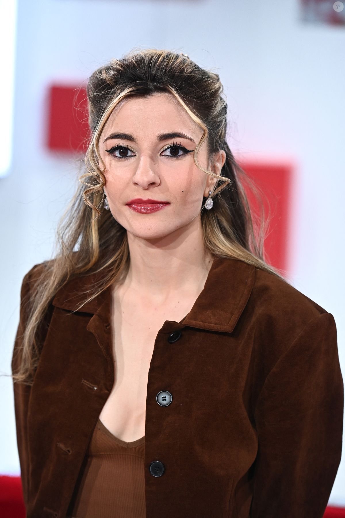 Photo : Exclusif - la chanteuse Vernis rouge ( Manon Debs ...