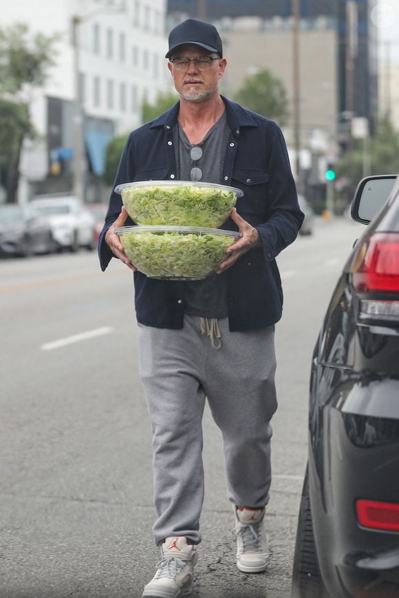 Photo : Eric Dane est allé chercher deux bols de salade chez Joan's ...