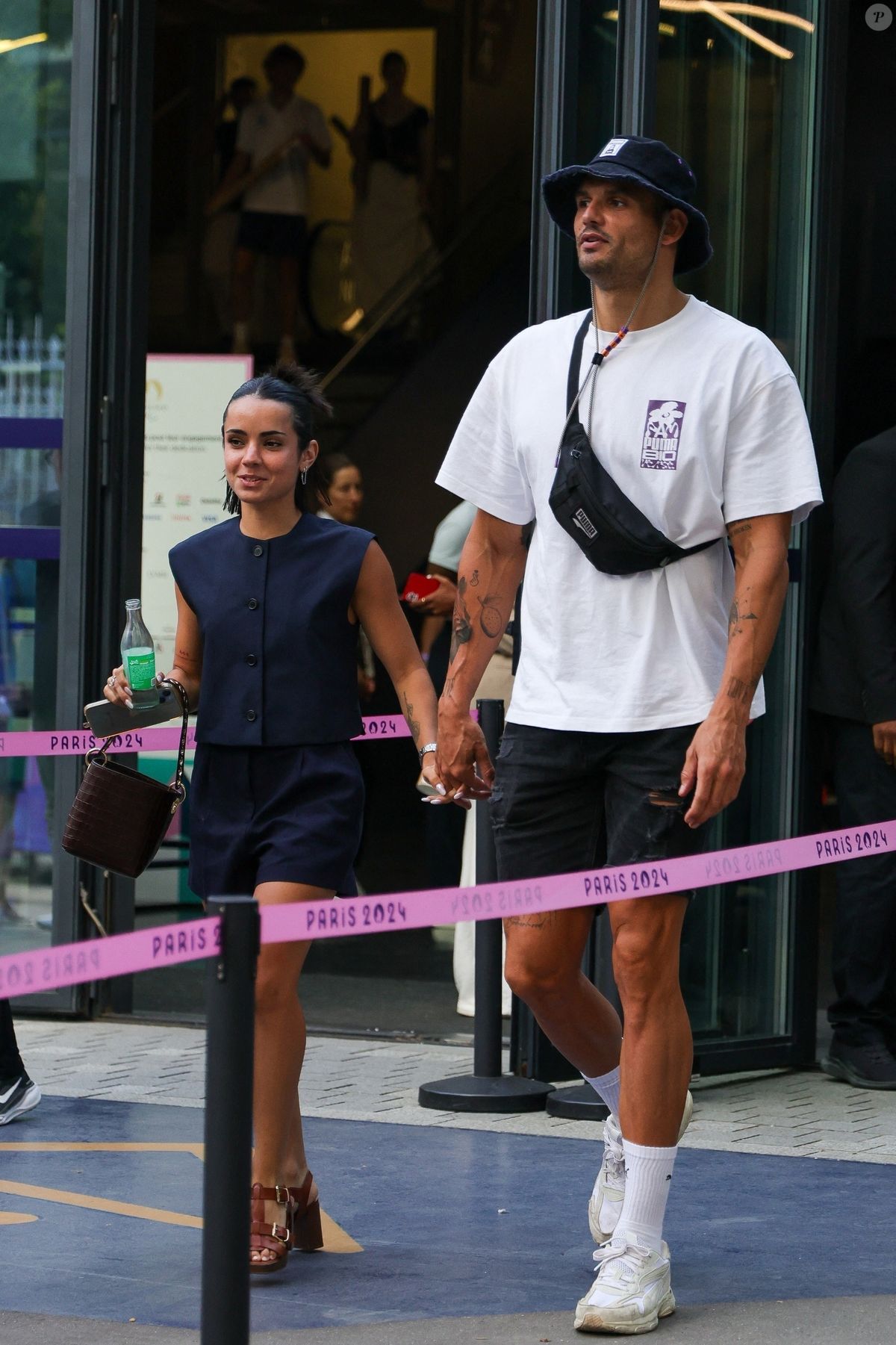 Photo : Florent Manaudou et Lola Dumenil aux Jeux Olympiques de Paris ...
