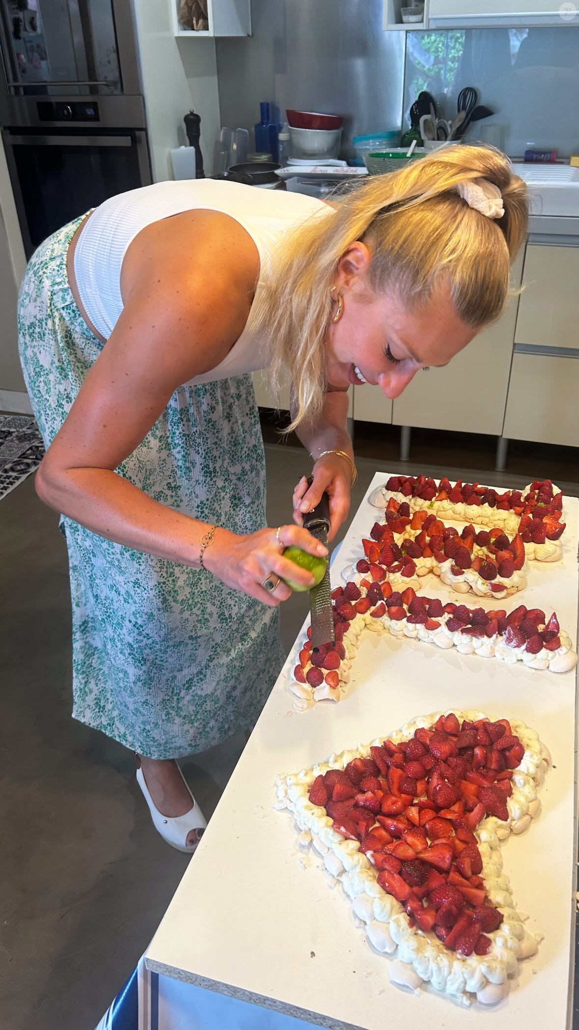 Photo : Valentine Sled fait son premier gâteau de mariage ©Sled et ...
