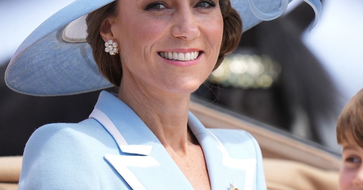 Kate Middleton rayonne à Trooping the Colour : cette tenue bleu pâle ...