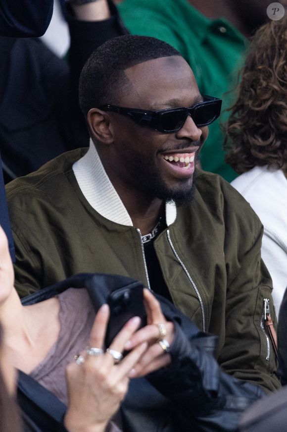 Photo : Le chanteur lance un club de padel qui fait déjà grand bruit ...