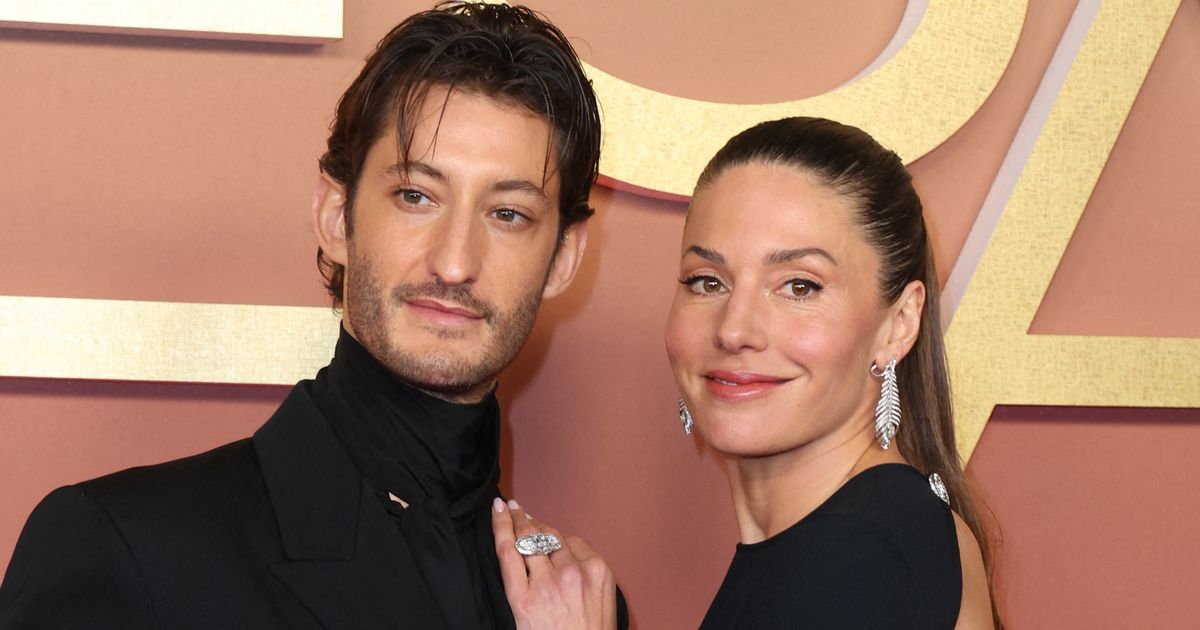 Pierre Niney et Natasha Andrew ont fait le choix de vivre "plus près de ...